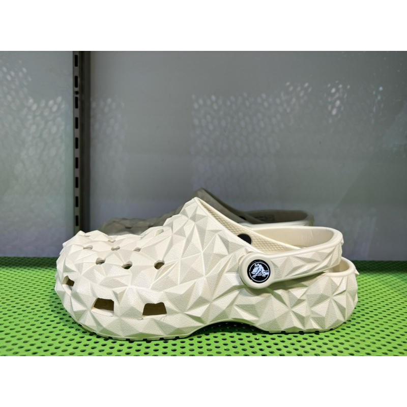 Jual CROCS CLASSIC UNISEX GEOMETRIC CLOG ORIGINAL (free jibbit+tote ...