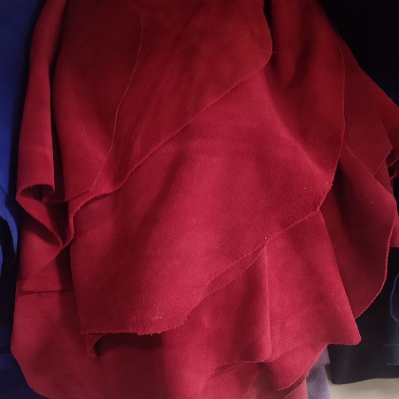 Jual Kulit Sapi asli Jenis Suede warna Merah 1 lembar 9.50 Ft | Shopee ...