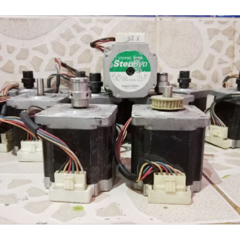 Jual MOTOR STEPPER SANYO DENKI BESAR 103H7825-0441 (2A) 1,8/STEP ...