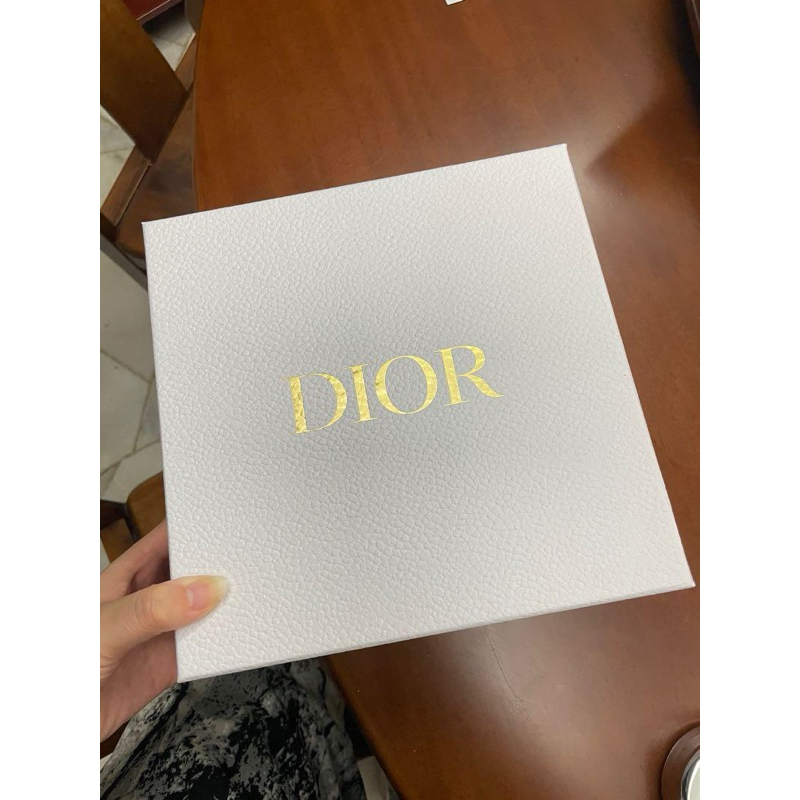Jual BOX DIOR - KOTAK KADO HADIAH DIOR AUTHENTIC | Shopee Indonesia