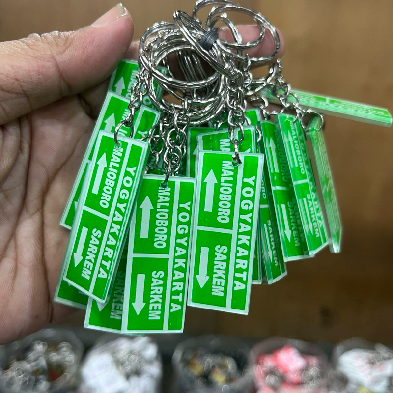 Jual Gantungan kunci akrilik jogja malioboro sarkem 1 kodi (isi 20pcs) souvenir oleh oleh khas ...