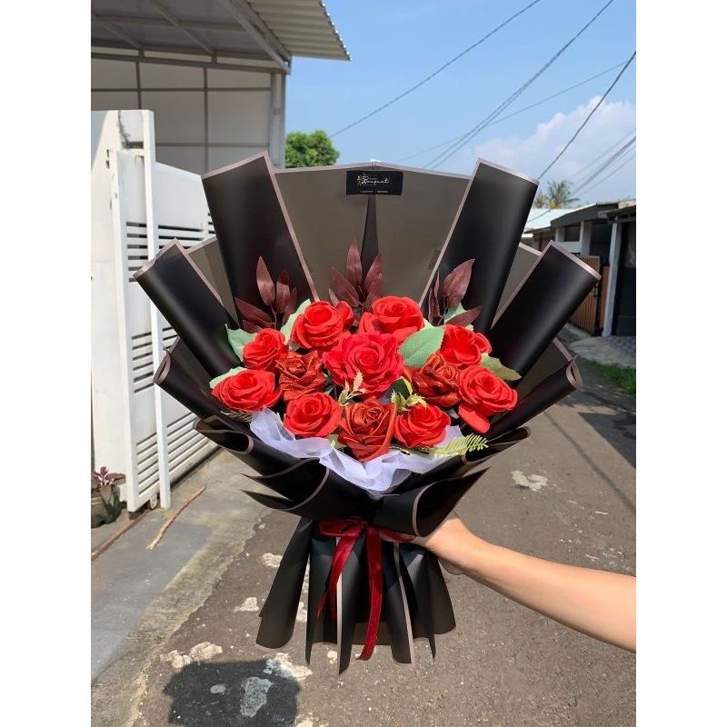 Jual Buket bunga red roses + red roses Glitter ada lampu LEDnya ( bisa ...