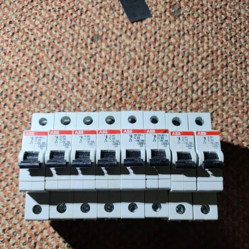 Jual MCB 1P 32A ABB S201 6kA , S201L 4.5kA Bekas | Shopee Indonesia