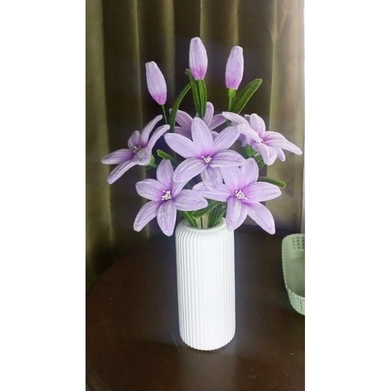 Jual Bunga Lily pipe cleaner jumbo dan pot kawat bulu | Shopee Indonesia