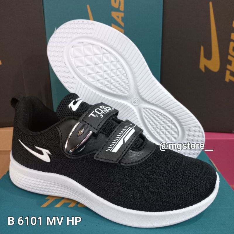 Jual Sepatu Thomas Magnet Sepatu Sekolah anak hitam full / hitam putih ...