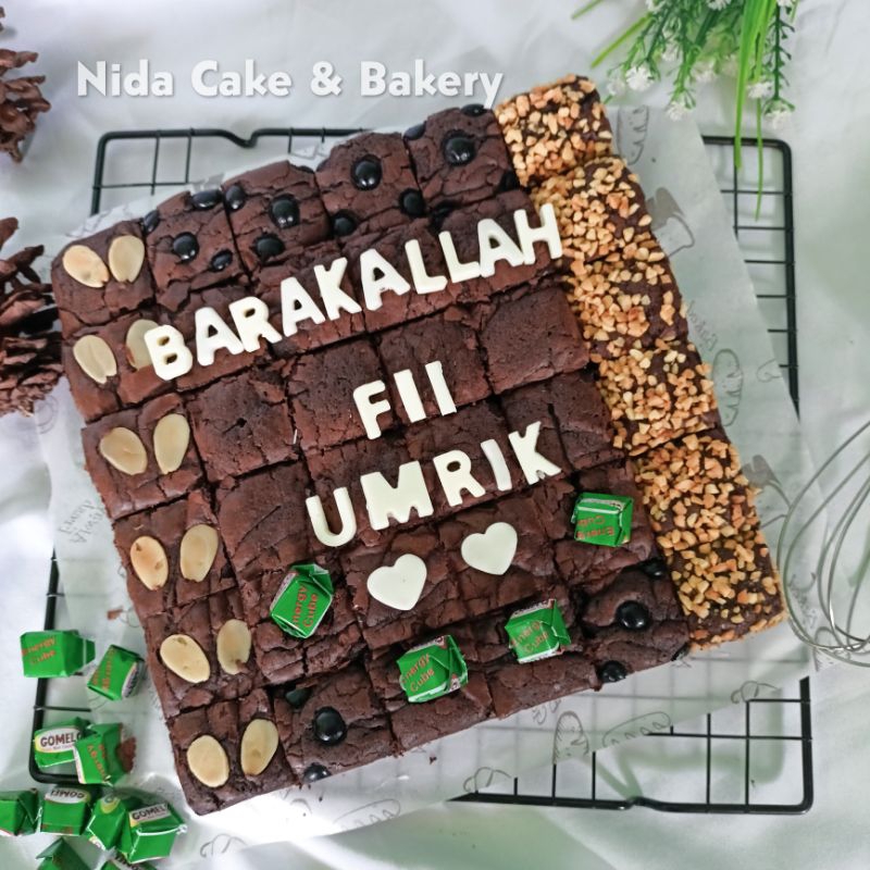 Jual (Nida Cake&Bakery) Brownies Fudgy 36 Sekat Custom/Hampers Brownies ...