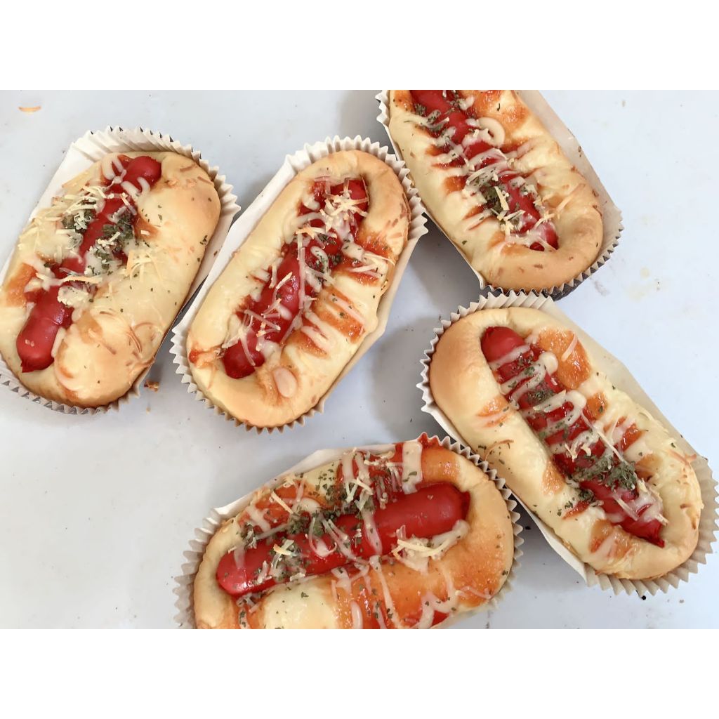 Jual Deluca Cake Roti Isi Sosis Sapi Enak 1 box isi 3 Pcs Besar Roti ...