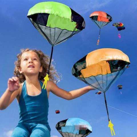 Jual Mainan Lempar Parasut Outdoor dengan Tentara Warna Acak Bahan Kain ...