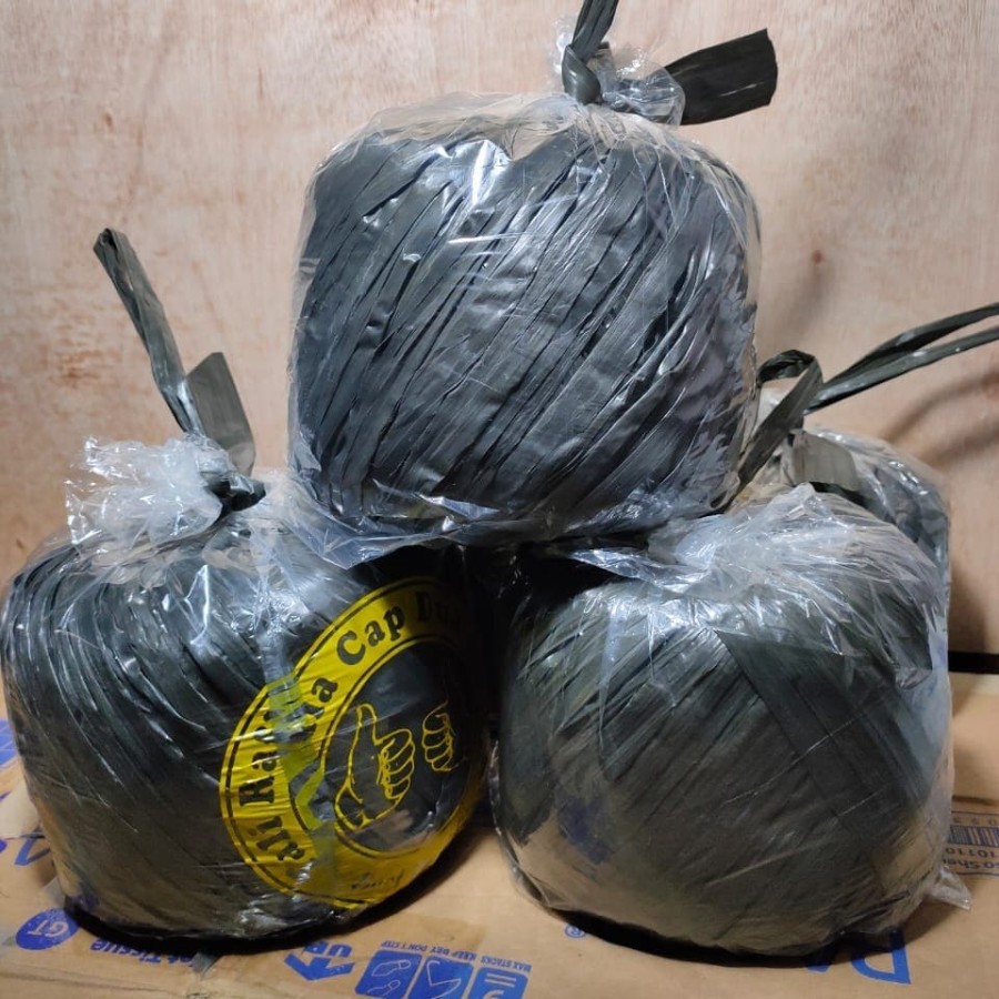 Jual tali rafia hitam 1 kg ( isi 15 roll ), tali plastik, tali pengikat ...