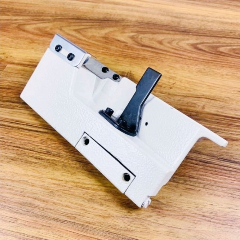 Jual Tutup Pintu Corong Mesin Jahit Kamkut / Front Cover Assembly ...