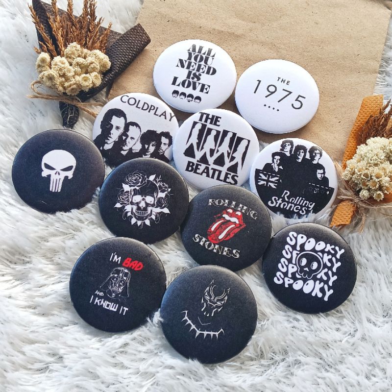Jual Pin Aesthetic Hitam Putih Satuan 44mm / Pin Tas / Pin Totebag ...