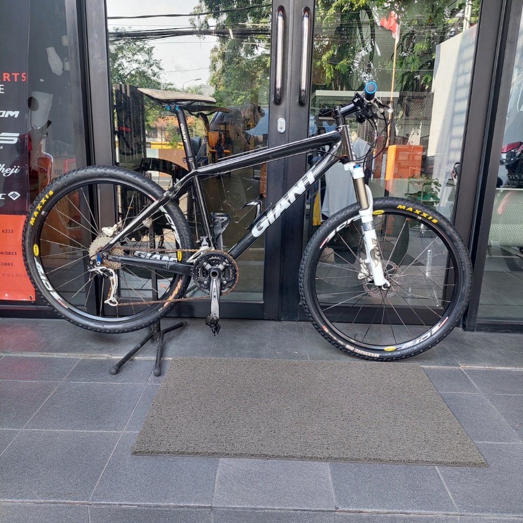 Jual Sepeda MTB Giant XTC Advanced 3 Carbon 26" Bekas | Shopee Indonesia