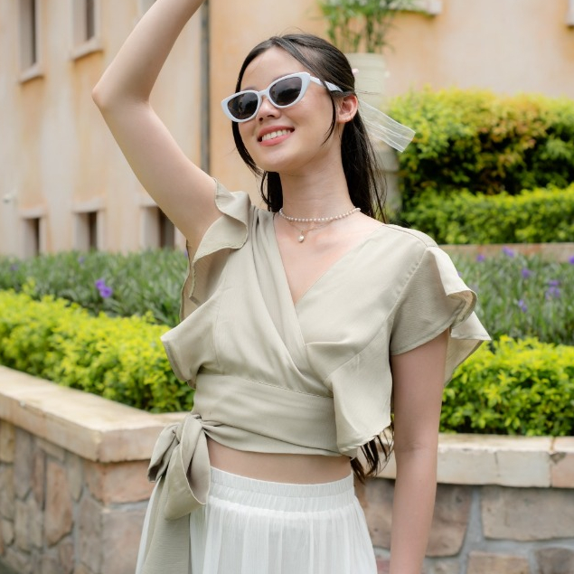 Jual Dalmi Ciel Crinkle Silk Crop Top | Shopee Indonesia