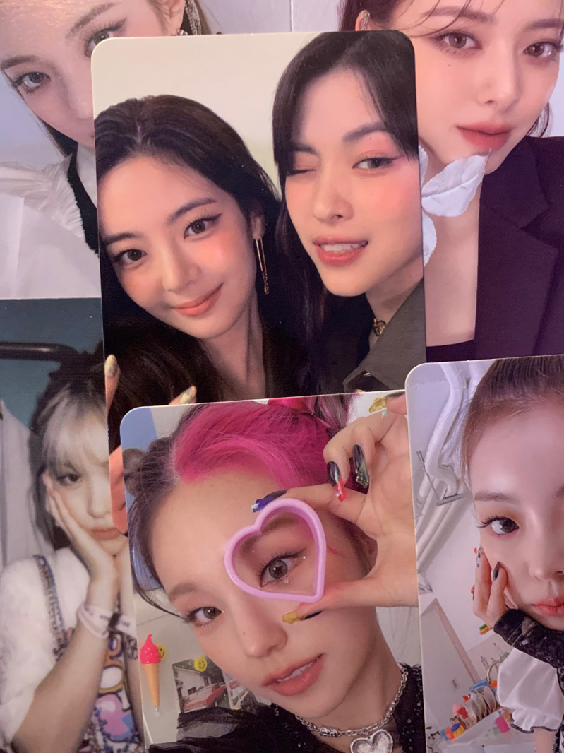 Jual ITZY CRAZY IN LOVE & SNEAKERS Photocard Polaroid Standee | Shopee ...