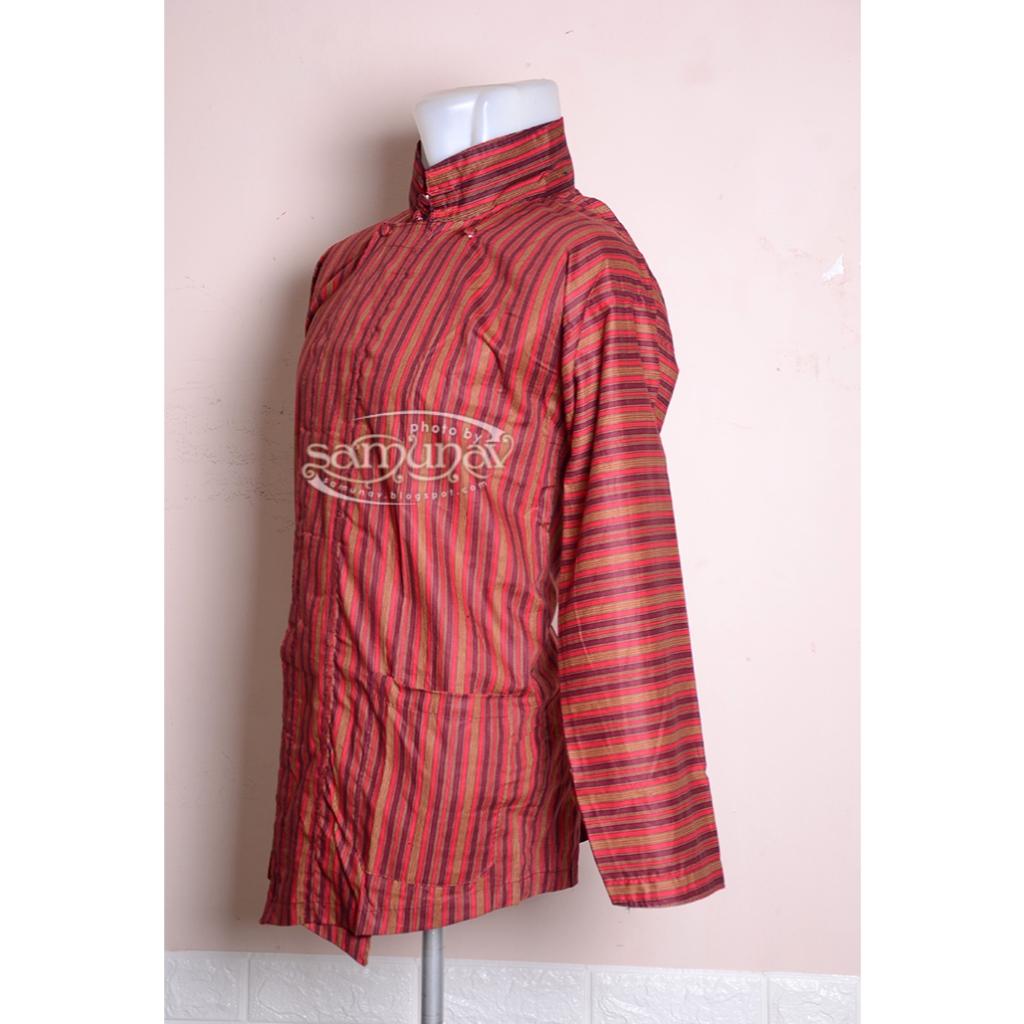 Jual Surjan Lurik Super Halus Khas Jawa warna Merah | Shopee Indonesia