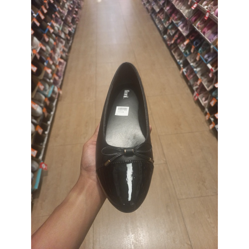 Jual Jual sepatu fioni (PAYLESS) size 43/11, like new segel lengkap ...