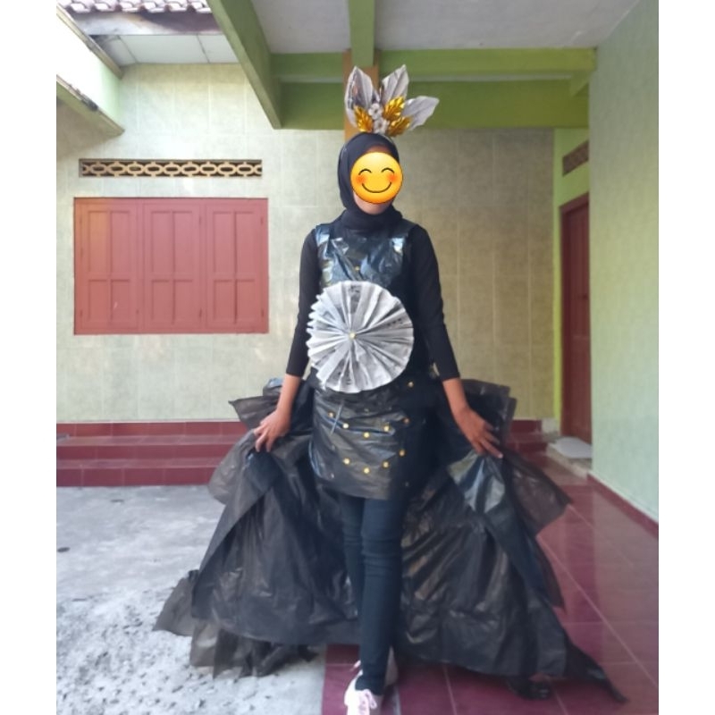 Jual kostum karnaval daur ulang dress dari plastik | Shopee Indonesia