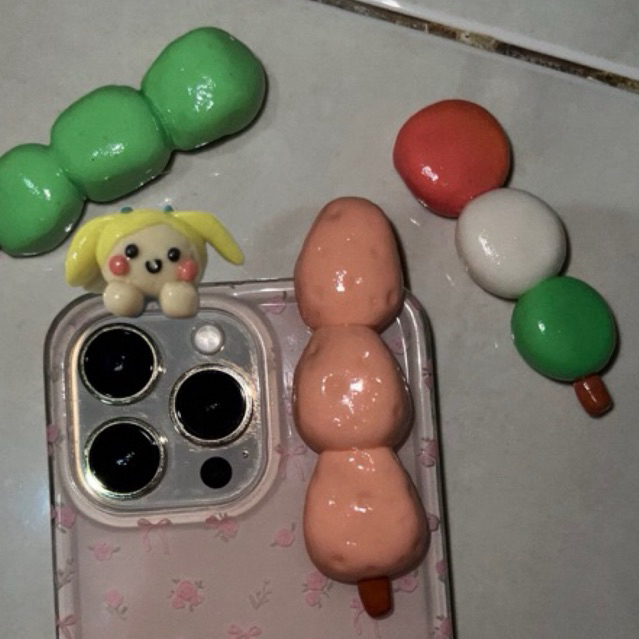 Jual Clay phone hippers tanghulu dango phone hippers, clay hippers ...