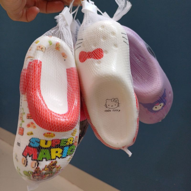 Jual Mainan squishy sandal crocs sanrio HELLO KITTY SUPER MARIO STITCH ...