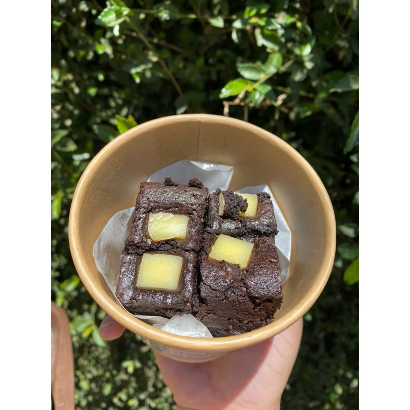 Jual [PO 2 HARI] CHEESE - BROWNIES BUCKET | FUDGY BROWNIES | BROWNIES ...