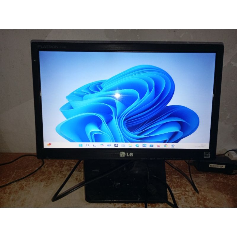 Jual Monitor LED LG 16 inch wide screen normal | Shopee Indonesia