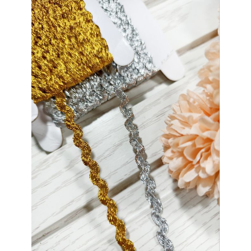 Jual Biku Biku Mas dan Perak Per 1 Gulung panjang +-17 yard | Shopee ...