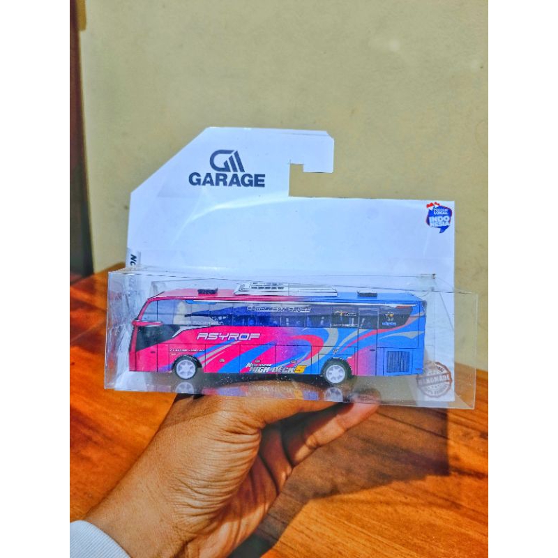Jual Miniatur bus basuri CASPER ASYROF JET BUS 5 Skala 1/87 Diecast Bis ...