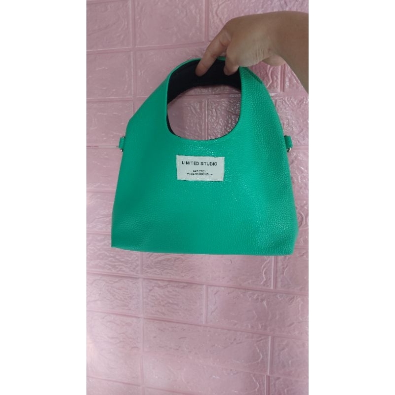 Jual Cloud Bag Limited Studio Apple ~ Leather Edition | Shopee Indonesia
