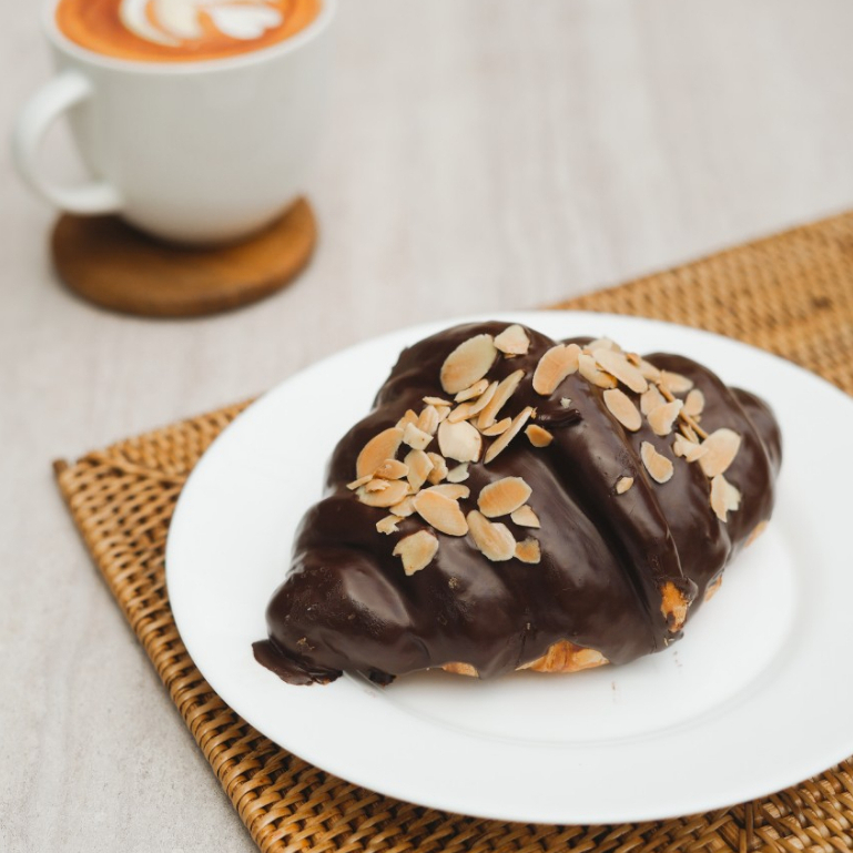 Jual Jawara Roti & Kue - Croissant Chocolate Premium Halal / Pastry ...