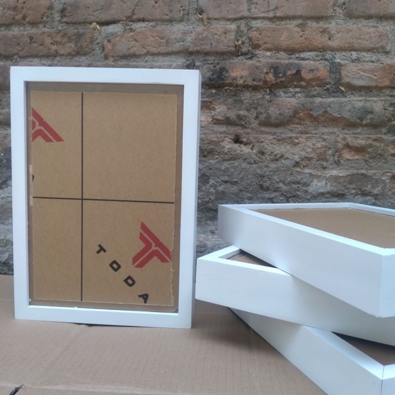 Jual FRAME 3D A4 KAYU / PIGURA MAHAR/ FRAME BOX PUTIH | Shopee Indonesia
