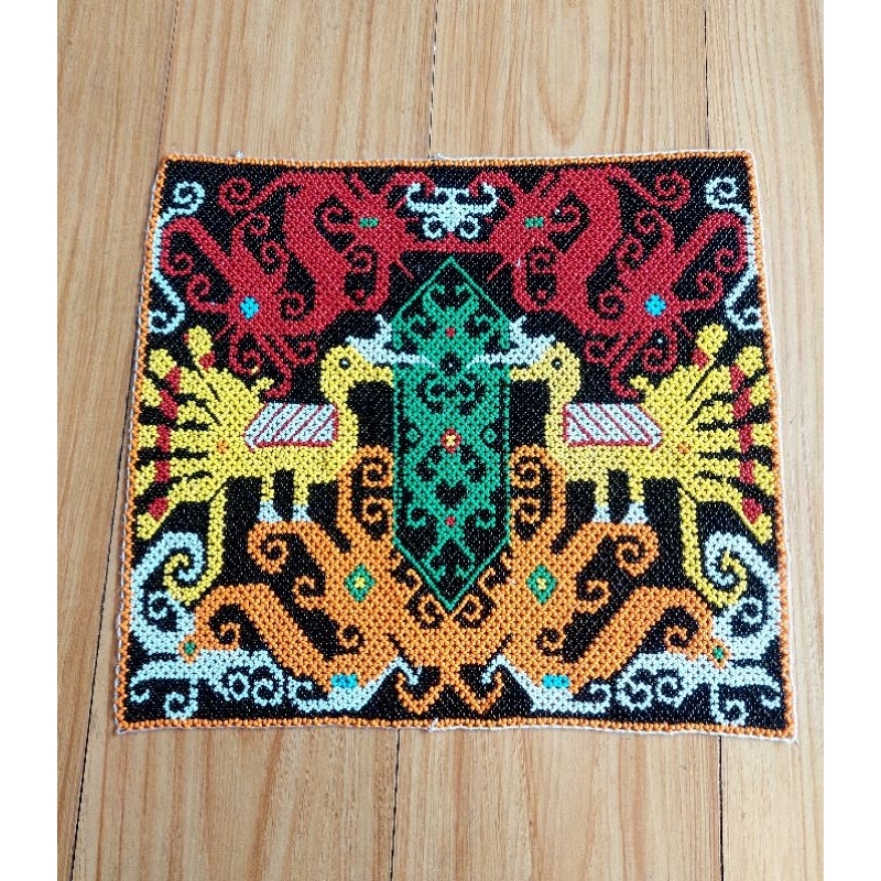 Jual Aban Manik/ Anyaman Manik motif Dayak Untuk Hiasan Dinding ...