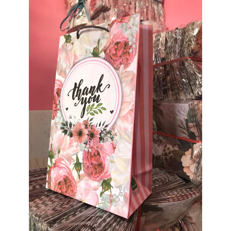 Jual Paperbag unik uk 15x8x25 (motif baru) | Shopee Indonesia