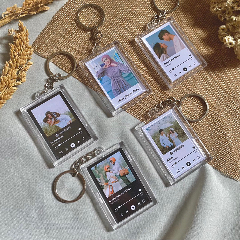 Jual Custom Gantungan Kunci Foto Polaroid Akrilik/Keychain/Ganci ...