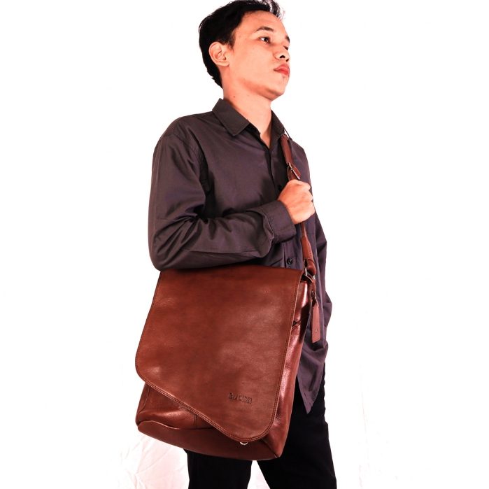 Jual Leather Sling Bag I Tas Selempang Kulit Pria BUCINI Mantub ...