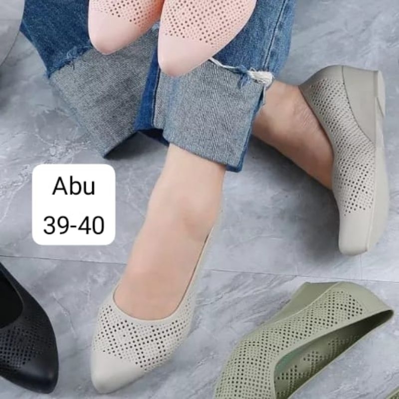 Jual Sepatu bahan PVC sejenis karet jellyukuran ada di gambar | Shopee ...