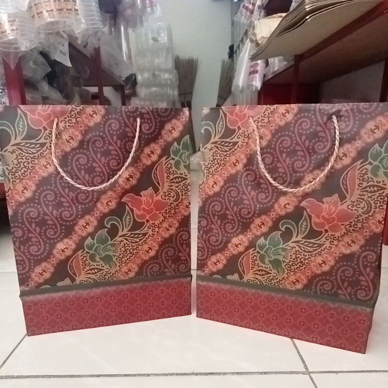 Jual PAPERBAG MOTIF BATIK - ukuran ( 26 × 10 × 33) | Shopee Indonesia