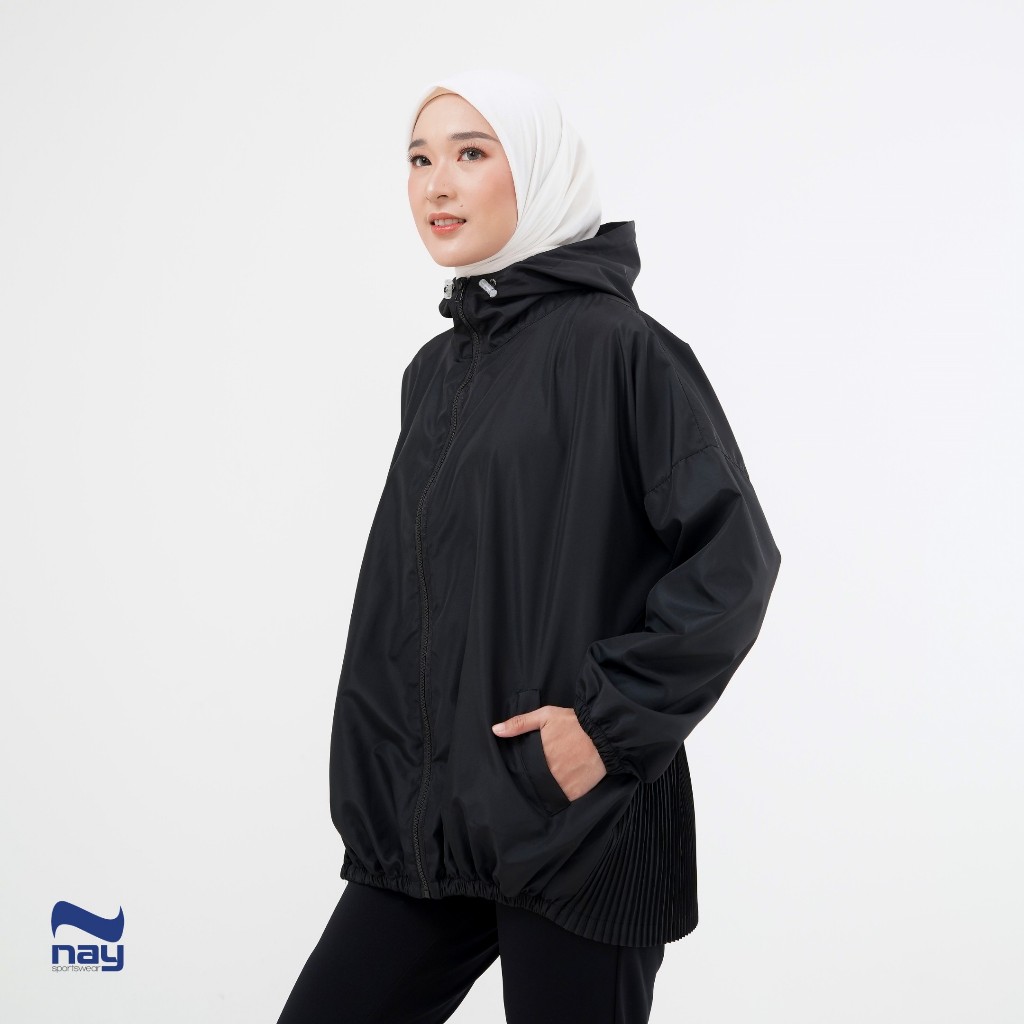 Jual Jacket Olahraga Wanita Parasut Oversized - Heera Jacket (Black ...