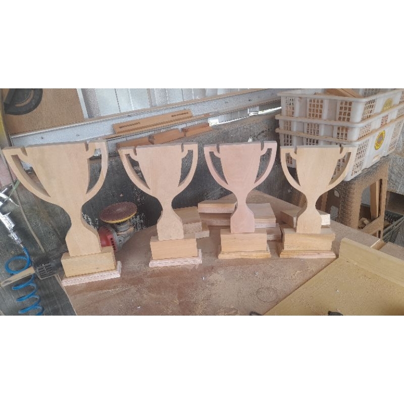 Jual Piala/Tropy kayu 1 set isi 4 | Shopee Indonesia