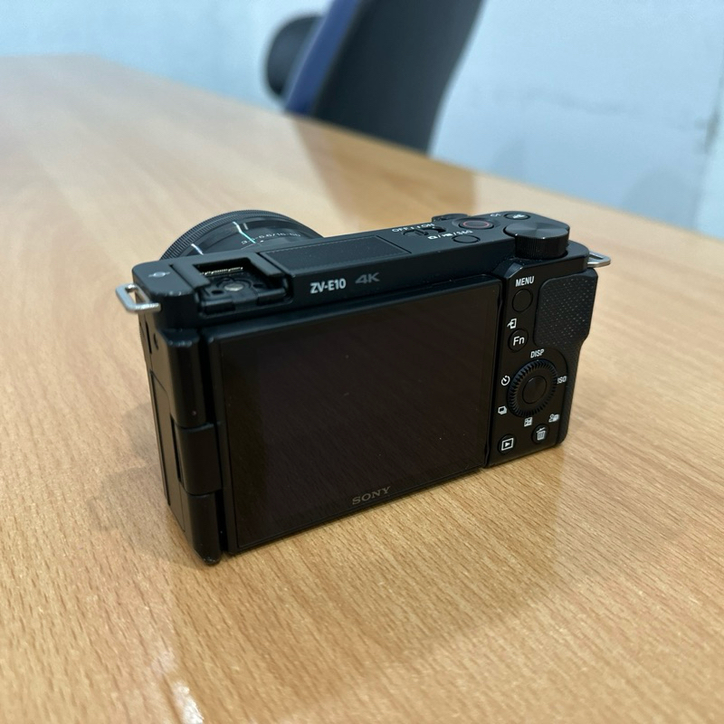 Jual Sony zv e10 Mulus kinclong Komplit Box Tripod ZV-10 lensa | Shopee ...