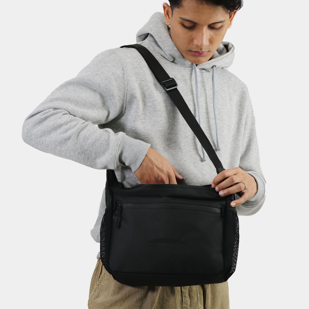 Jual Cosmic Bag Tas Sling Bag ZESTY BLACK | Shopee Indonesia