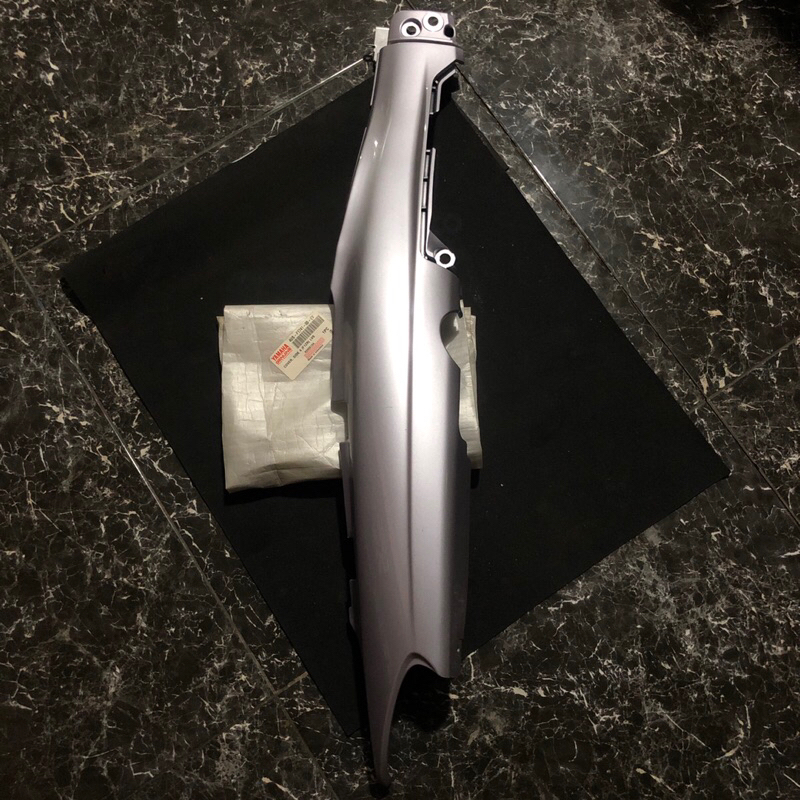 Jual COVER BODY SAMPING KANAN YAMAHA F1ZR SILVER ORIGINAL / 4US-F1741 ...