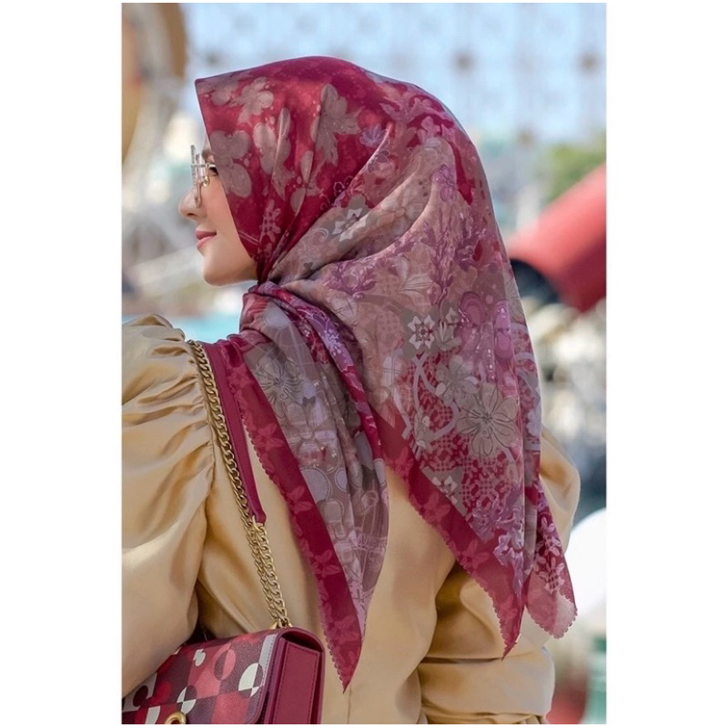Jual Buttonscarves The Dream Park Series, Holiday Series, Cassie Square ...