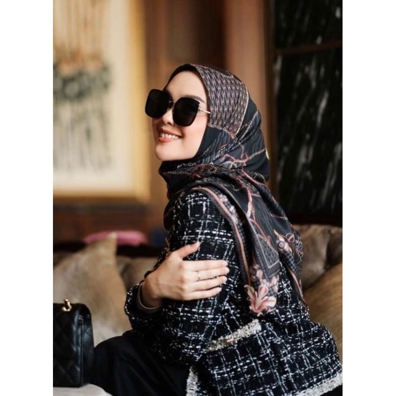 Jual MONOGRAM BOLD VANILLA HIJAB | Shopee Indonesia