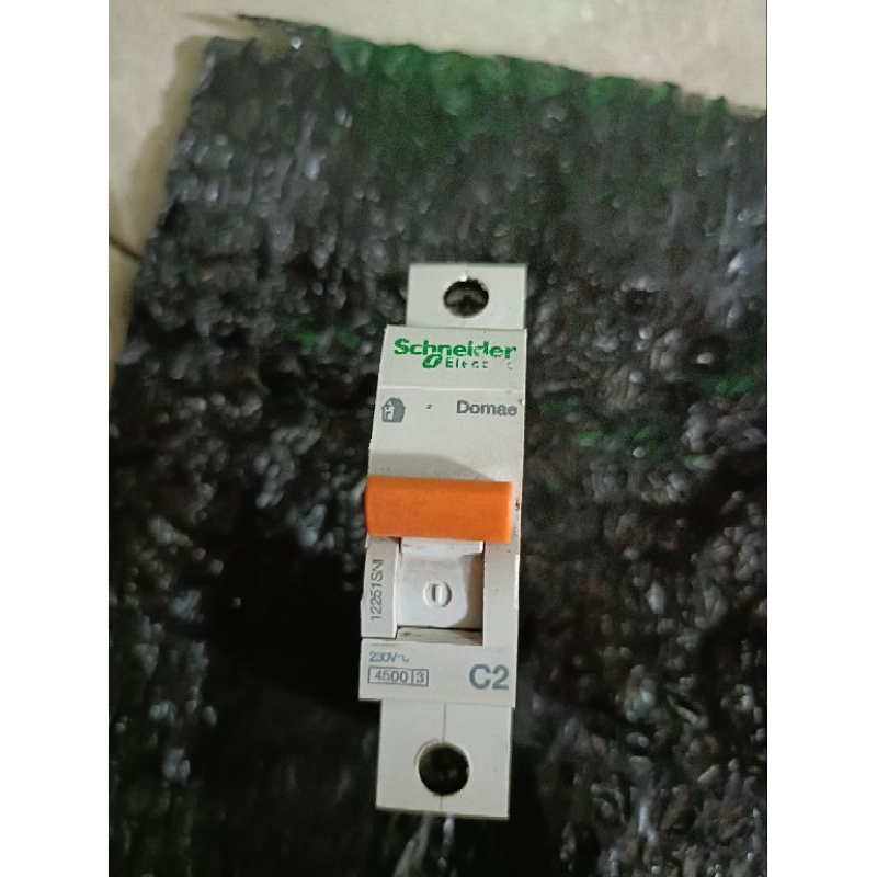 Jual SCHNEIDER MCB DOMAE 1P 2A 4A 6A 10A 16A 20A 1 Phase Fasa 100% ORIGINAL | Shopee Indonesia