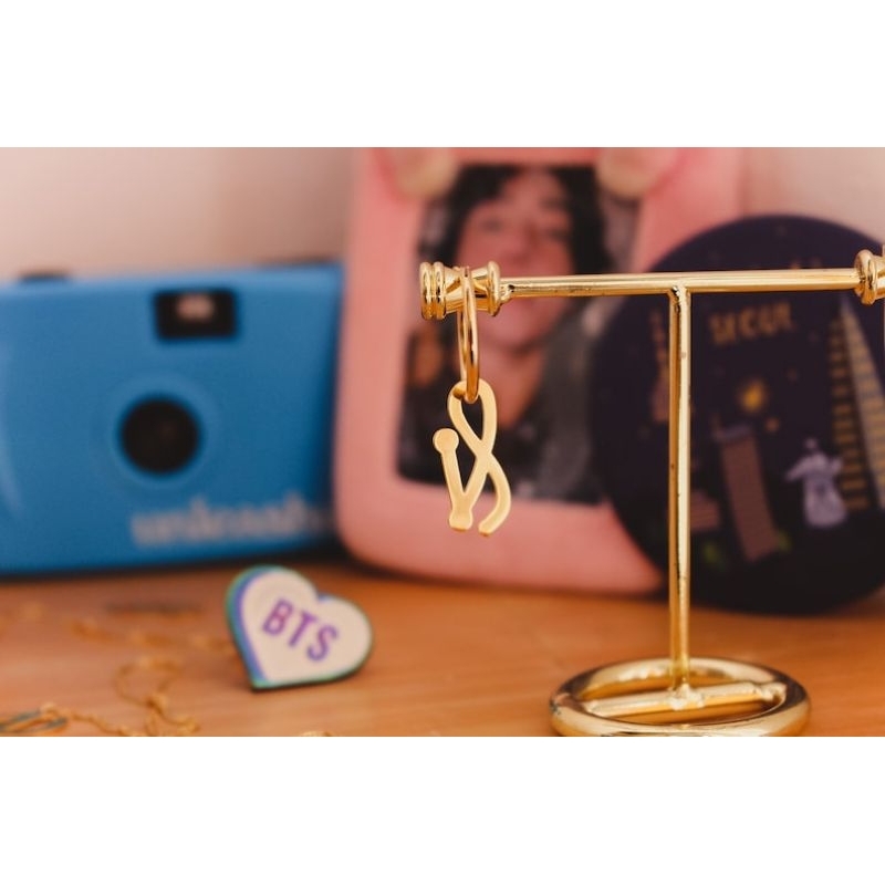 Jual Anting logo Jungkook || Anting Jungkook BTS Termurah | Shopee ...