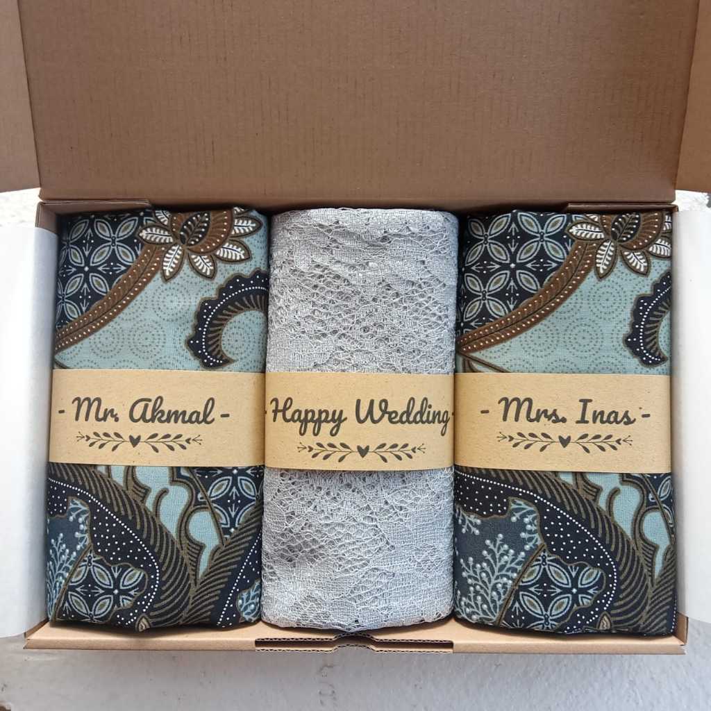 Jual Hampers Kain Batik Sarimbit dan Brokat Label Nama Untuk Wedding ...