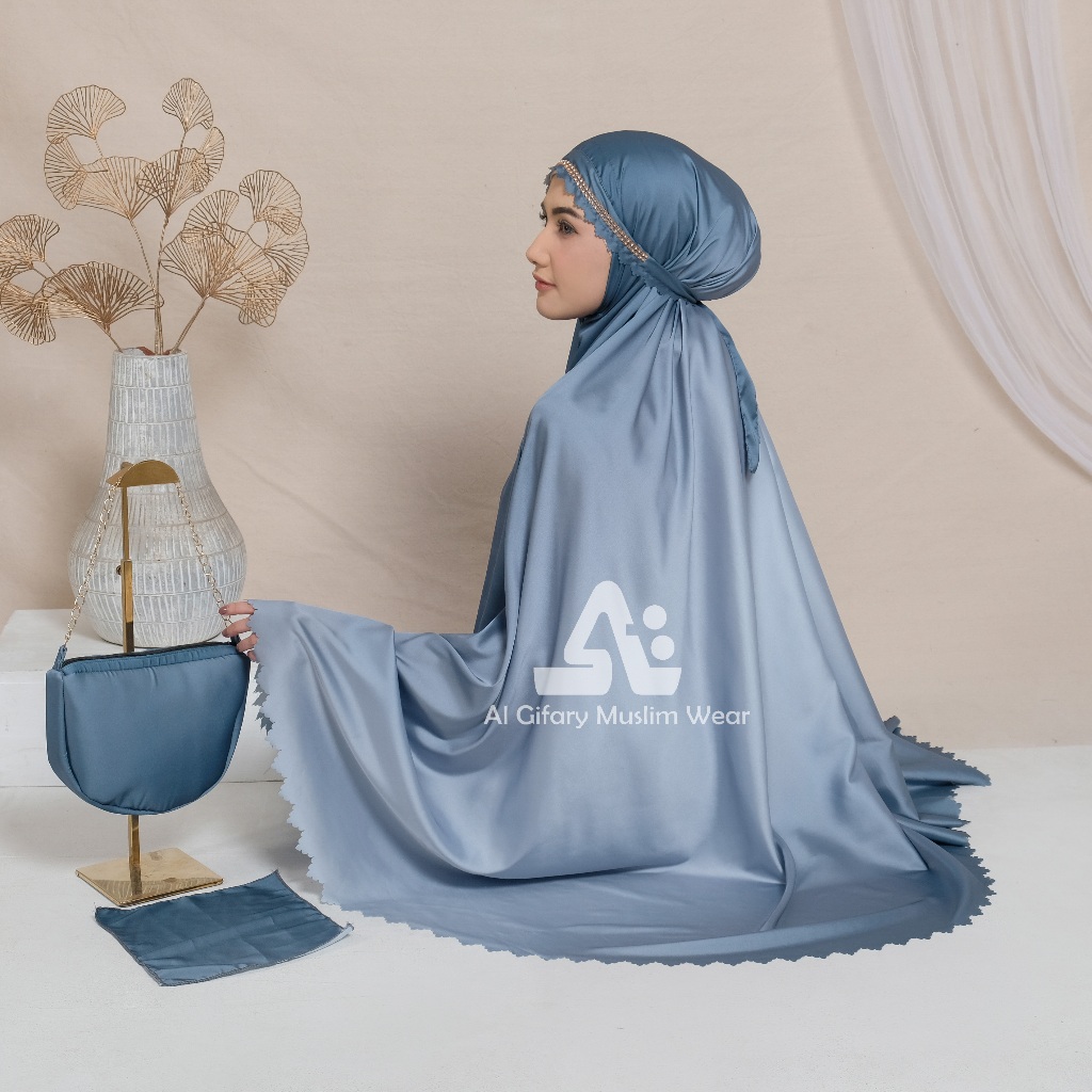 Jual Mukena 3 in 1 Armani Silk Gradasi Set Sejadah | Shopee Indonesia