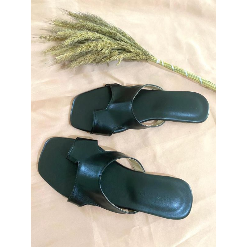 Jual Sandal Flat Wanita LAURA & SACHI AC022 BLACK | Shopee Indonesia