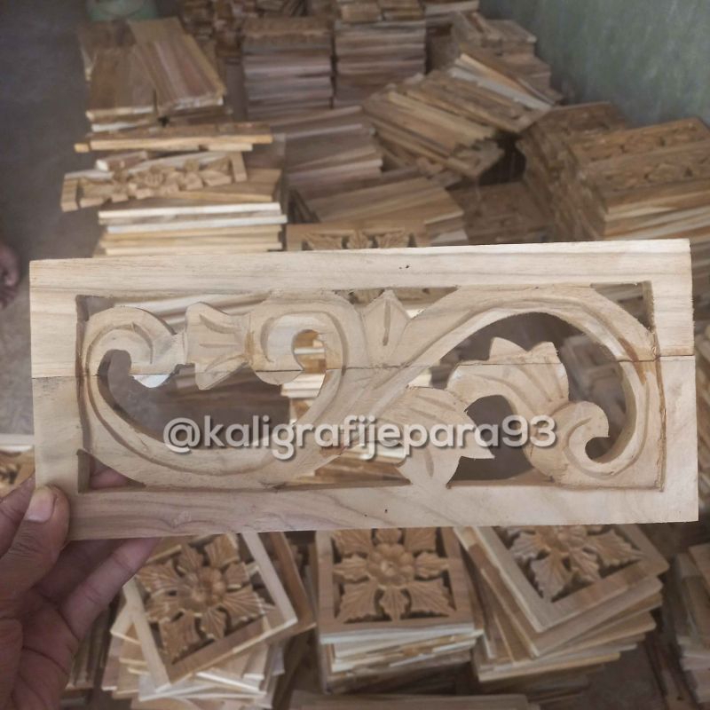 Jual Roster Kayu Jati Ukir, Loster Ventilasi Kayu Jati Motif Ukiran ...