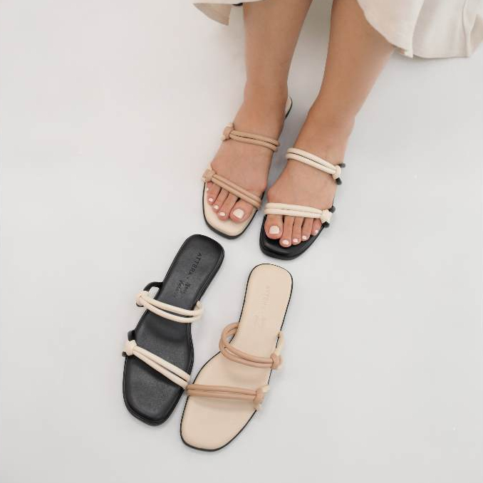 Jual ATTERA x NADYA VALERIE - REAL (black/cream) - Sandal Flat Wanita ...